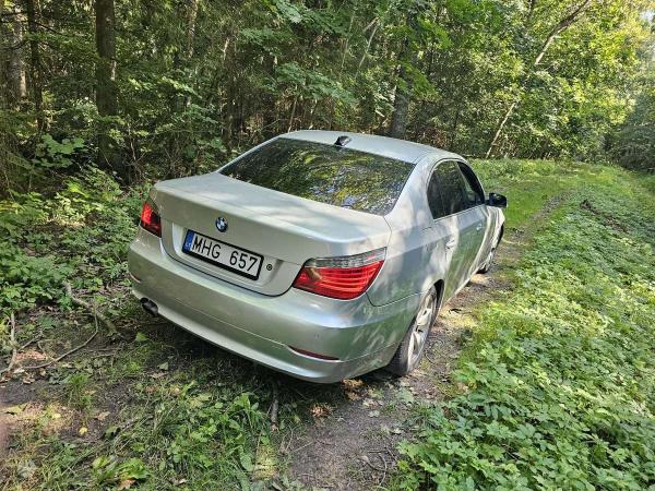 Grey BMW 525 2008 in Kaunas, with an engine capacity of 3.00 L and mileage of 241 thousand km for 3250 €, photo 5 on AUTOMOTO.COM.LV