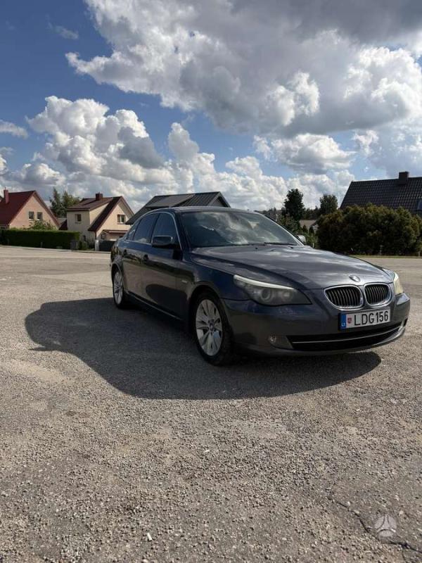 Pelēks BMW 525 2008 Šauļi, ar dzinēja tilpumu 2.99 L un nobraukumu 313 tūkst. km par 4100 €, foto 3 vietnē AUTOMOTO.COM.LV