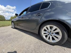 Pelēks BMW 525 2008 Šauļi, ar dzinēja tilpumu 2.99 L un nobraukumu 313 tūkst. km par 4100 €, foto 5 vietnē AUTOMOTO.COM.LV