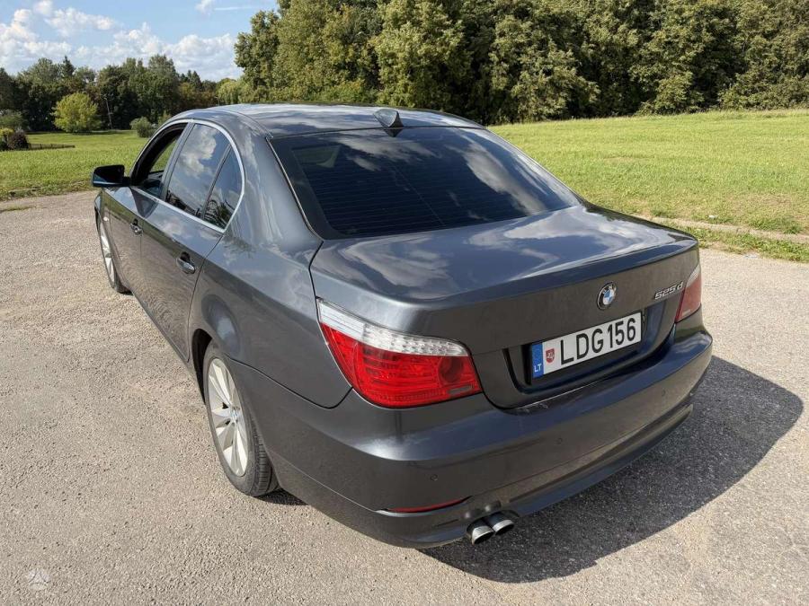 Pelēks BMW 525 2008 Šauļi, ar dzinēja tilpumu 2.99 L un nobraukumu 313 tūkst. km par 4100 €, foto 10 vietnē AUTOMOTO.COM.LV