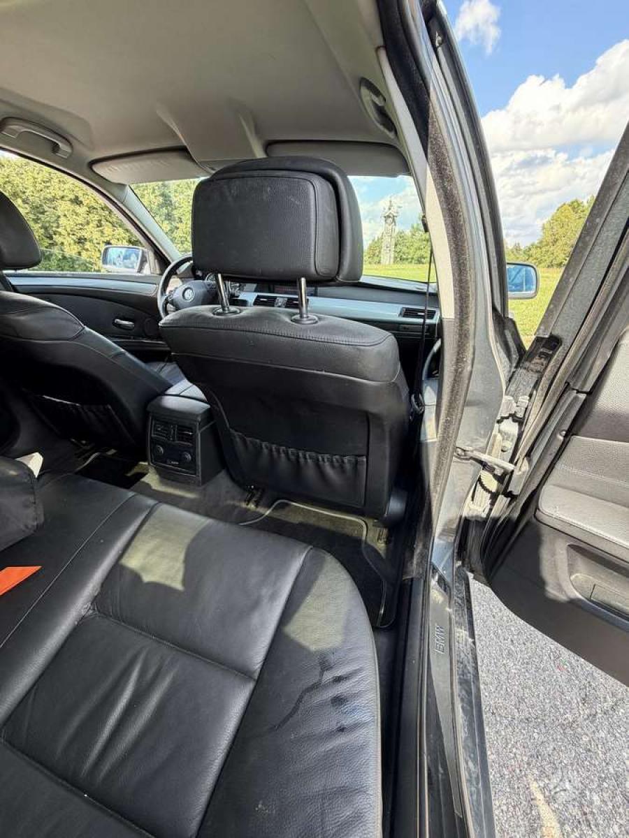 Pelēks BMW 525 2008 Šauļi, ar dzinēja tilpumu 2.99 L un nobraukumu 313 tūkst. km par 4100 €, foto 15 vietnē AUTOMOTO.COM.LV