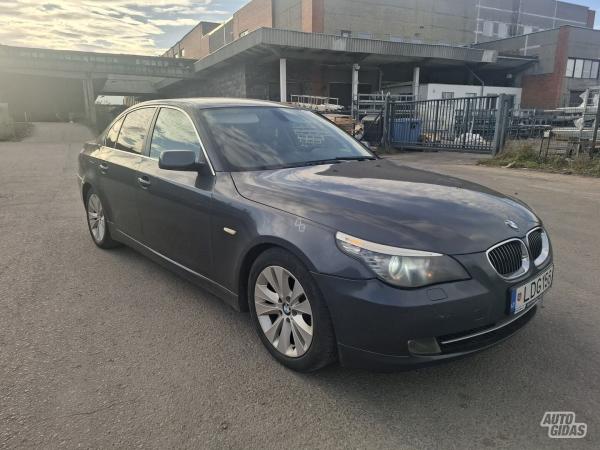 Grey BMW 525 2008 in Alytus, with an engine capacity of 3.00 L and mileage of 314 thousand km for 3750 €, photo 3 on AUTOMOTO.COM.LV