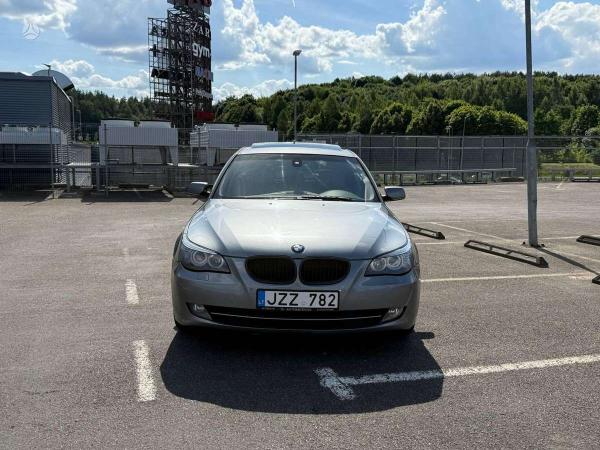 Grey BMW 525 2009 in Vilnius, with an engine capacity of 3.00 L and mileage of 313 thousand km for 4500 €, photo 1 on AUTOMOTO.COM.LV