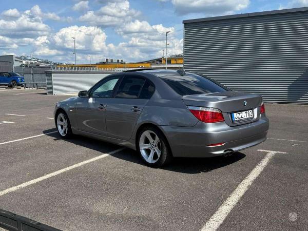 Grey BMW 525 2009 in Vilnius, with an engine capacity of 3.00 L and mileage of 313 thousand km for 4500 €, photo 5 on AUTOMOTO.COM.LV