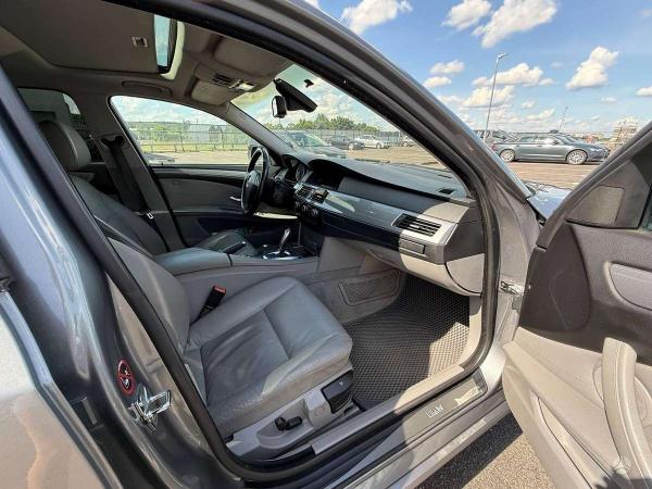 Grey BMW 525 2009 in Vilnius, with an engine capacity of 3.00 L and mileage of 313 thousand km for 4500 €, photo 10 on AUTOMOTO.COM.LV