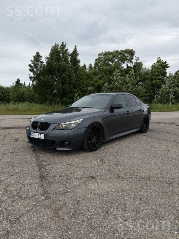 Pelēks BMW 525 2009 Liepāja, ar dzinēja tilpumu 3.00 L un nobraukumu 327 tūkst. km par 8900 €, foto 1 vietnē AUTOMOTO.COM.LV