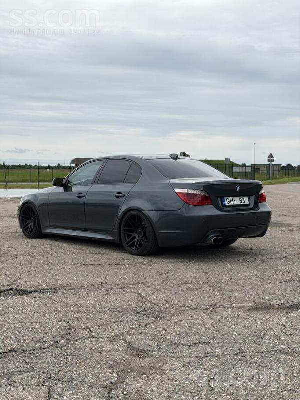 Pelēks BMW 525 2009 Liepāja, ar dzinēja tilpumu 3.00 L un nobraukumu 327 tūkst. km par 8900 €, foto 5 vietnē AUTOMOTO.COM.LV