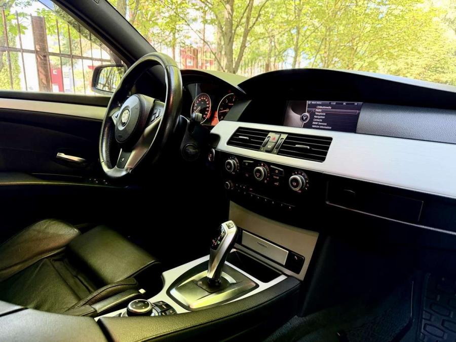 Grey BMW 525 2009 in Kaunas, with an engine capacity of 0.00 L and mileage of 278 thousand km for 4600 €, photo 13 on AUTOMOTO.COM.LV