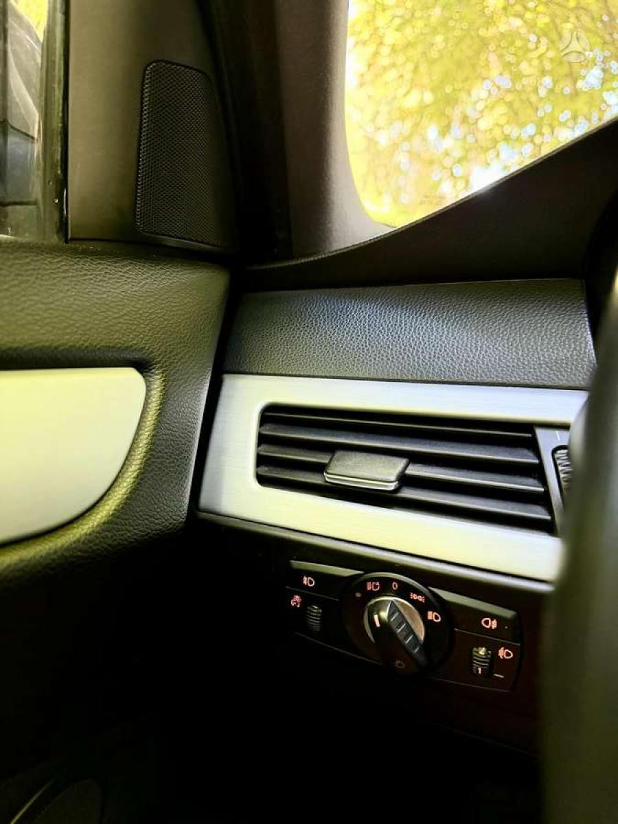 Grey BMW 525 2009 in Kaunas, with an engine capacity of 0.00 L and mileage of 278 thousand km for 4600 €, photo 14 on AUTOMOTO.COM.LV