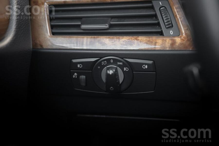 Grey BMW 525 2009 in Talsi, with an engine capacity of 3.00 L and mileage of 242 thousand km for 5590 €, photo 15 on AUTOMOTO.COM.LV