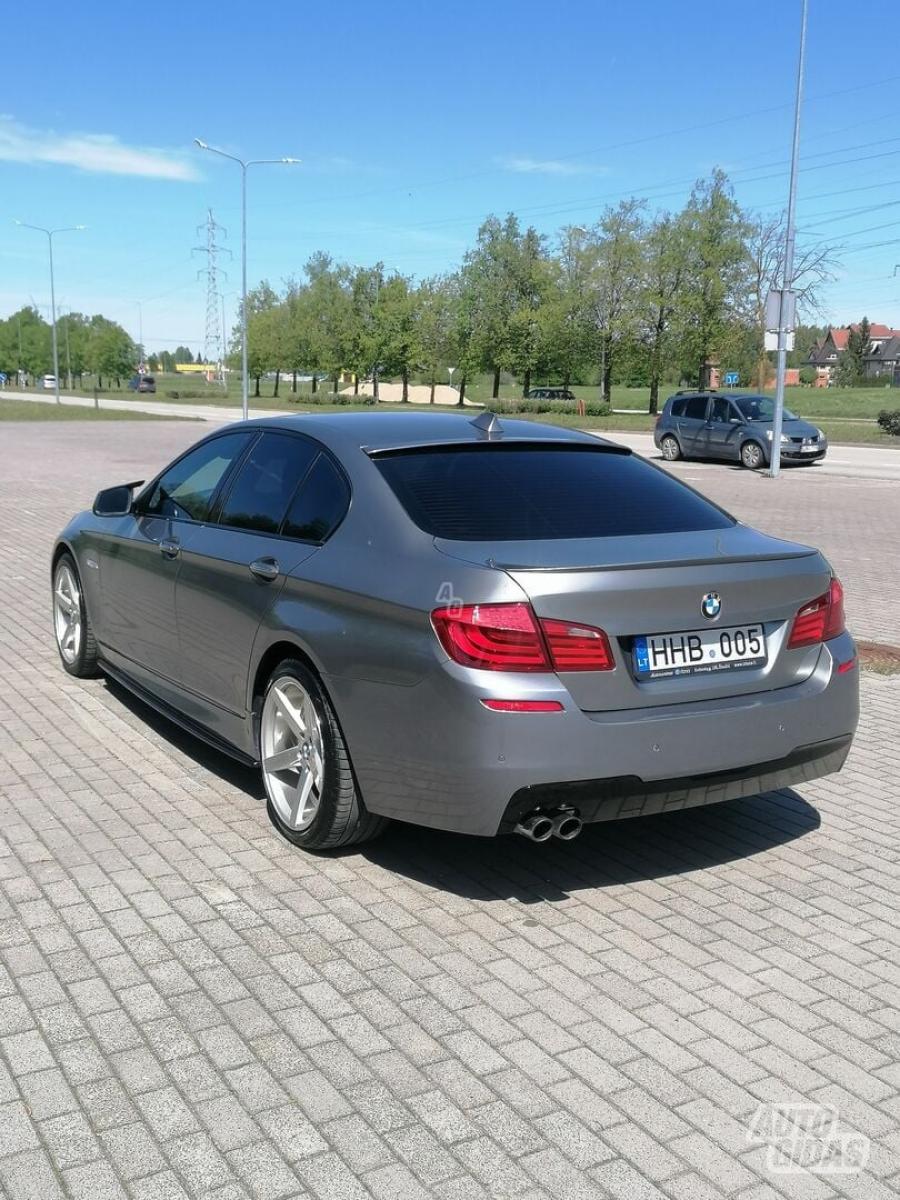 Grey BMW 525 2010 in Siauliai, with an engine capacity of 3.00 L and mileage of 294 thousand km for 10950 €, photo 5 on AUTOMOTO.COM.LV