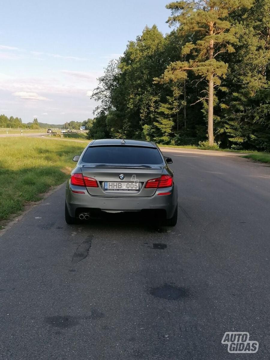 Grey BMW 525 2010 in Siauliai, with an engine capacity of 3.00 L and mileage of 294 thousand km for 10950 €, photo 8 on AUTOMOTO.COM.LV