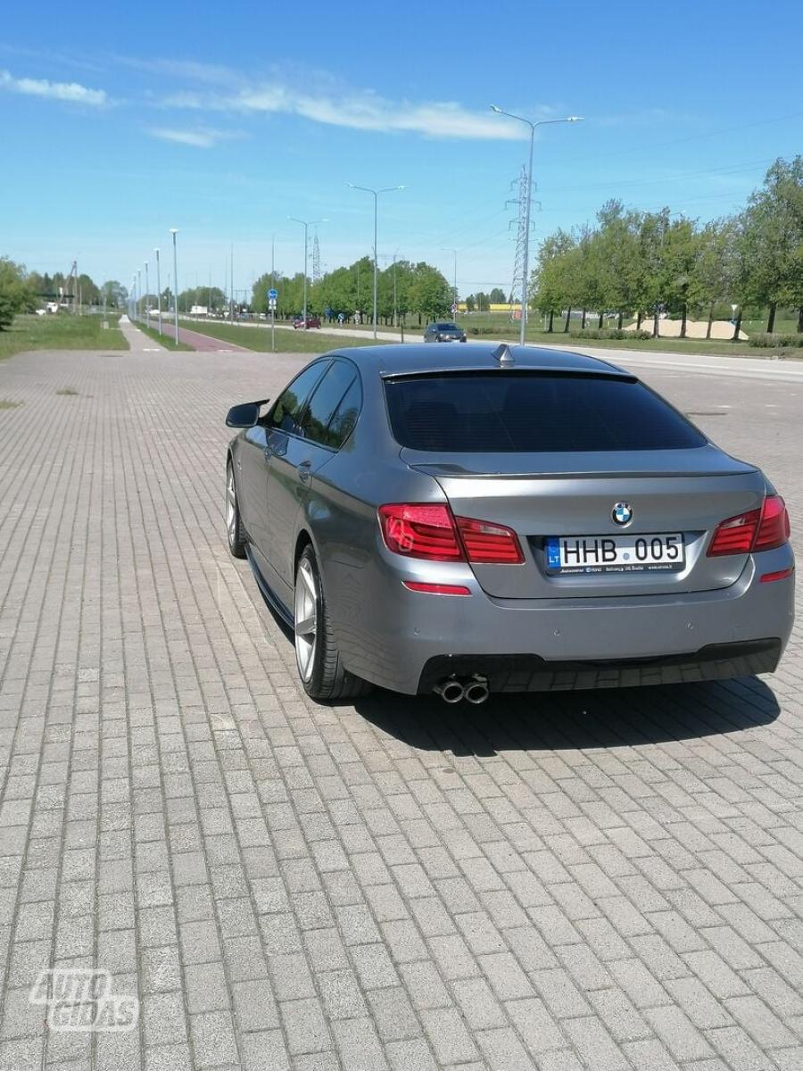 Grey BMW 525 2010 in Siauliai, with an engine capacity of 3.00 L and mileage of 294 thousand km for 10950 €, photo 10 on AUTOMOTO.COM.LV