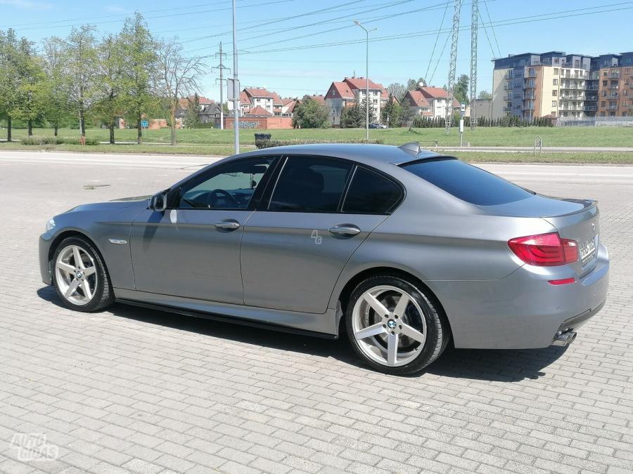 Grey BMW 525 2010 in Siauliai, with an engine capacity of 3.00 L and mileage of 294 thousand km for 10950 €, photo 11 on AUTOMOTO.COM.LV