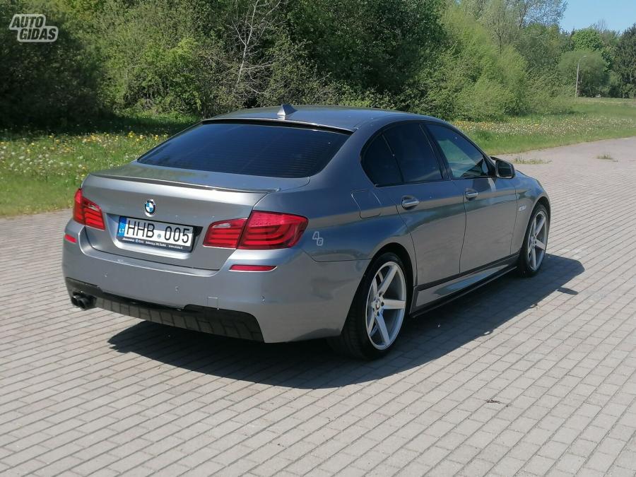Grey BMW 525 2010 in Siauliai, with an engine capacity of 3.00 L and mileage of 294 thousand km for 10950 €, photo 13 on AUTOMOTO.COM.LV