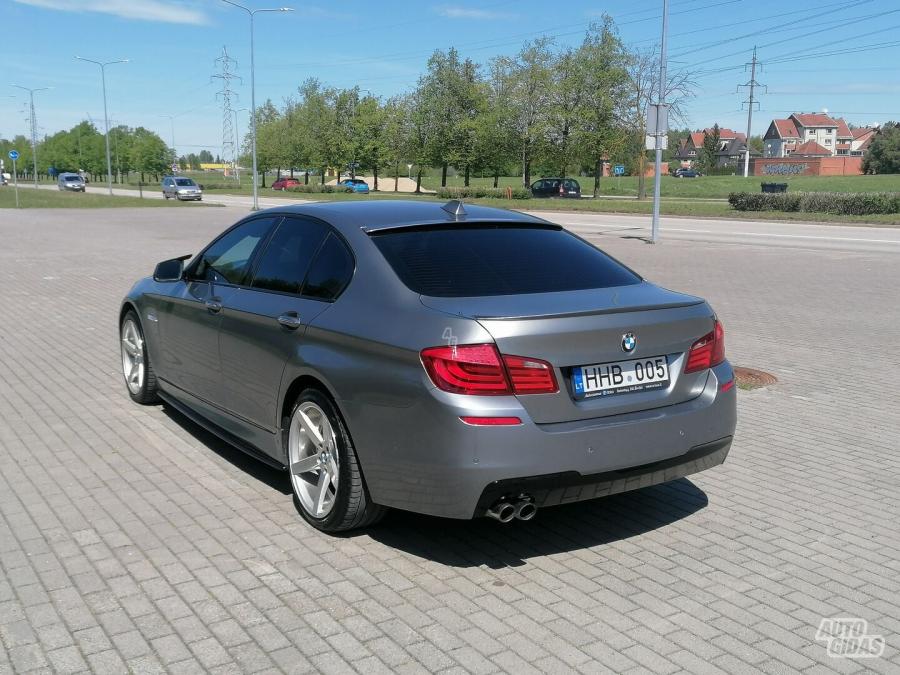 Grey BMW 525 2010 in Siauliai, with an engine capacity of 3.00 L and mileage of 294 thousand km for 10950 €, photo 14 on AUTOMOTO.COM.LV