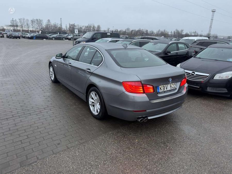 Grey BMW 525 2010 in Marijampole, with an engine capacity of 2.99 L and mileage of 362 thousand km for 7150 €, photo 4 on AUTOMOTO.COM.LV