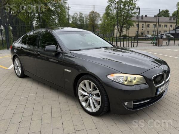 Pelēks BMW 525 2010 Jelgava, ar dzinēja tilpumu 3.00 L un nobraukumu 350 tūkst. km par 8300 €, foto 1 vietnē AUTOMOTO.COM.LV