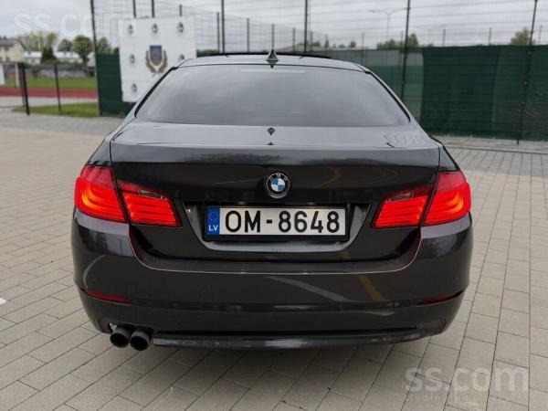 Grey BMW 525 2010 in Jelgava, with an engine capacity of 3.00 L and mileage of 350 thousand km for 8300 €, photo 5 on AUTOMOTO.COM.LV