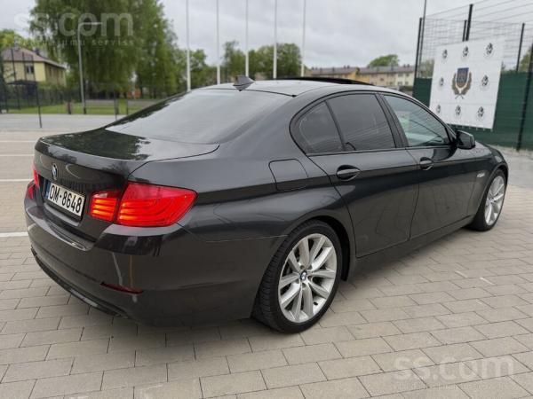 Grey BMW 525 2010 in Jelgava, with an engine capacity of 3.00 L and mileage of 350 thousand km for 8300 €, photo 6 on AUTOMOTO.COM.LV