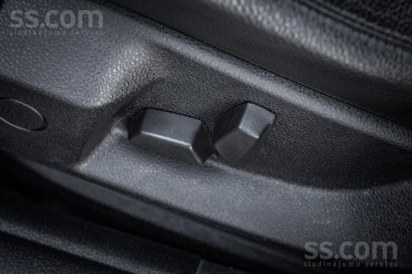 Grey BMW 525 2010 in Riga, with an engine capacity of 3.00 L and mileage of 353 thousand km for 9500 €, photo 8 on AUTOMOTO.COM.LV