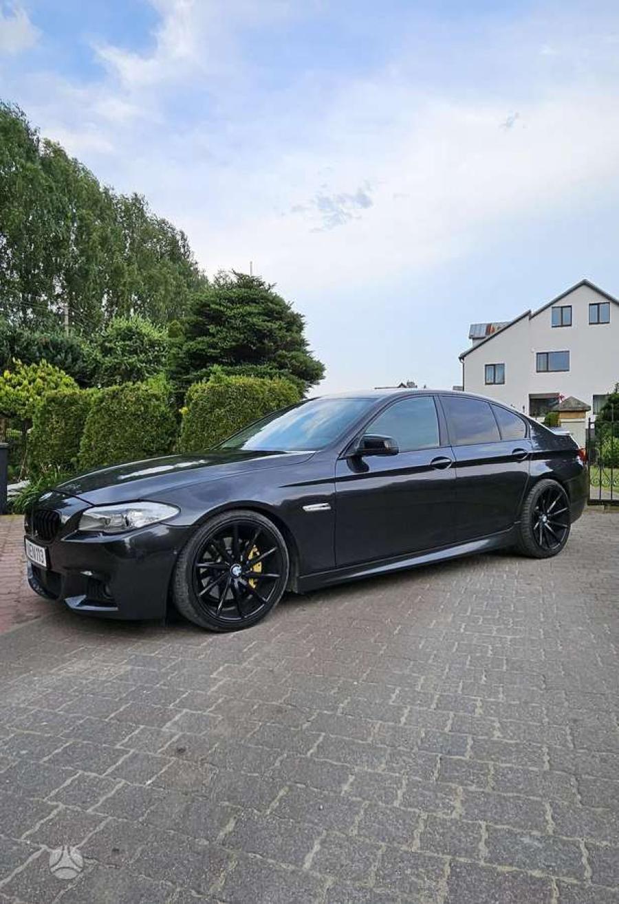Grey BMW 525 2010 in Vilnius, with an engine capacity of 2.99 L and mileage of 323 thousand km for 10000 €, photo 4 on AUTOMOTO.COM.LV