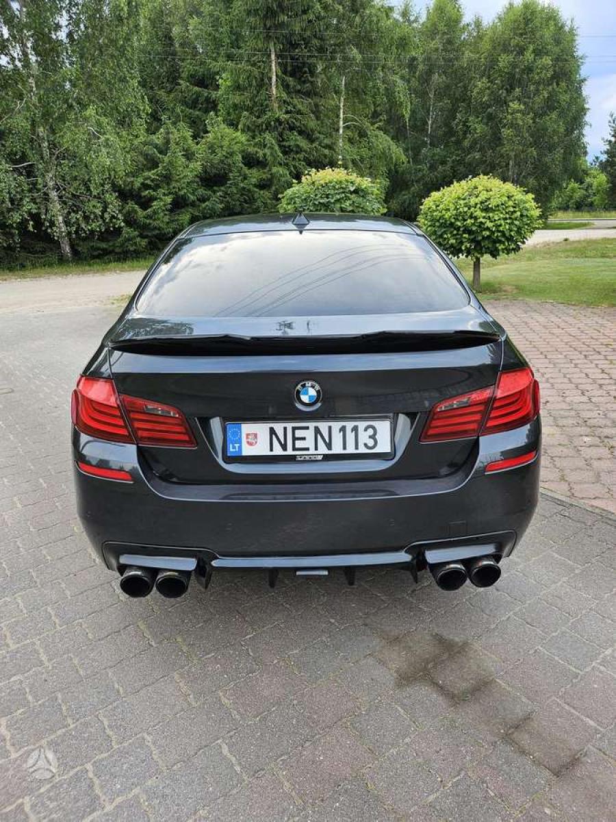 Grey BMW 525 2010 in Vilnius, with an engine capacity of 2.99 L and mileage of 323 thousand km for 10000 €, photo 7 on AUTOMOTO.COM.LV