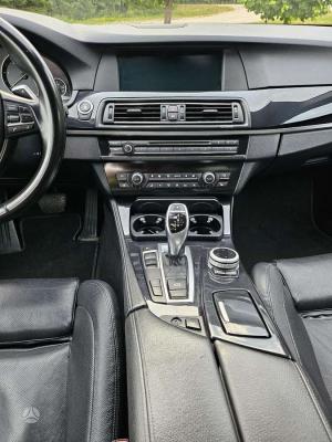 Grey BMW 525 2010 in Vilnius, with an engine capacity of 2.99 L and mileage of 323 thousand km for 10000 €, photo 14 on AUTOMOTO.COM.LV