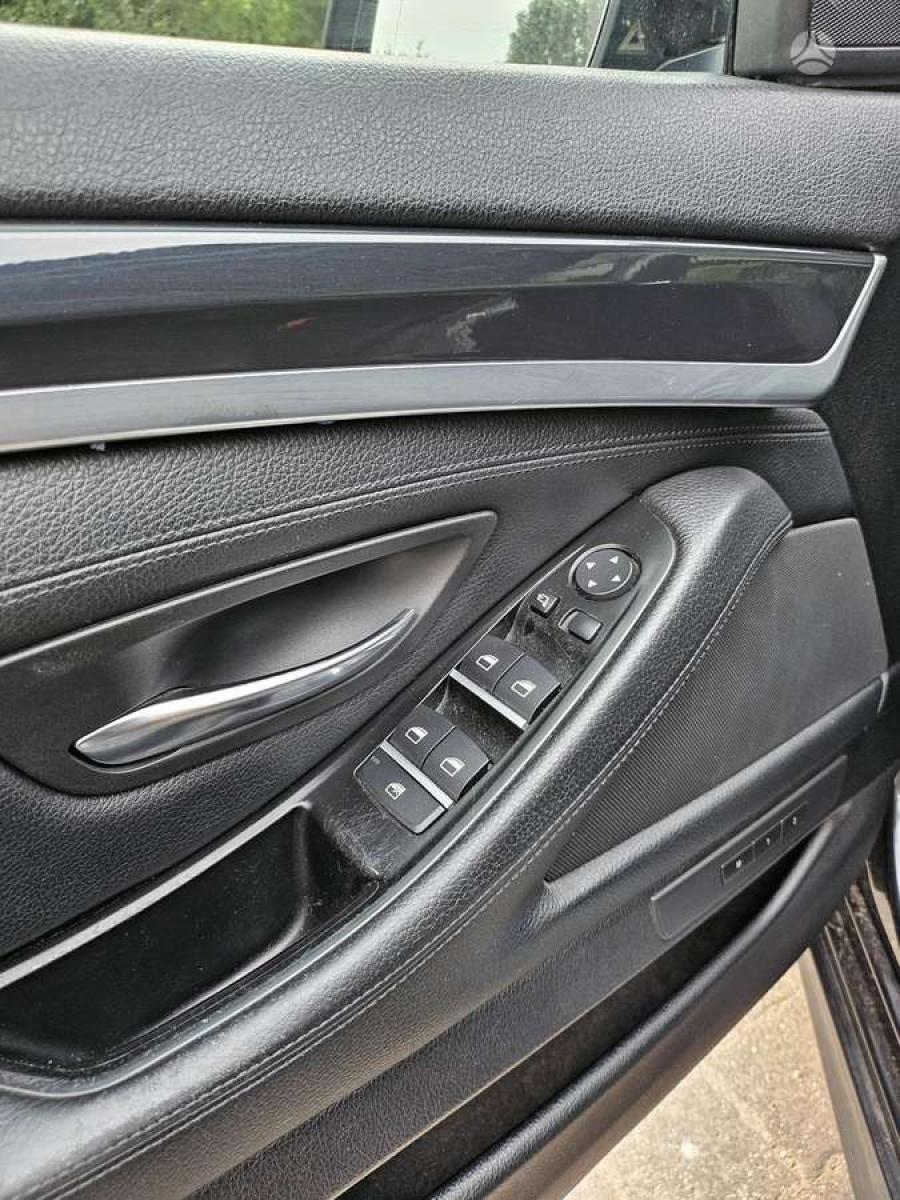 Grey BMW 525 2010 in Vilnius, with an engine capacity of 2.99 L and mileage of 323 thousand km for 10000 €, photo 17 on AUTOMOTO.COM.LV