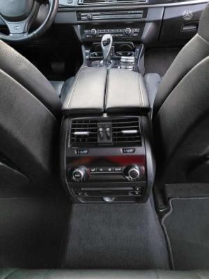 Grey BMW 525 2010 in Vilnius, with an engine capacity of 2.99 L and mileage of 323 thousand km for 10000 €, photo 22 on AUTOMOTO.COM.LV
