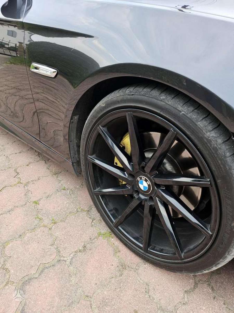 Grey BMW 525 2010 in Vilnius, with an engine capacity of 2.99 L and mileage of 323 thousand km for 10000 €, photo 25 on AUTOMOTO.COM.LV