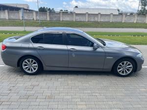 Grey BMW 525 2010 in Silute, with an engine capacity of 3.00 L and mileage of 210 thousand km for 3500 €, photo 5 on AUTOMOTO.COM.LV