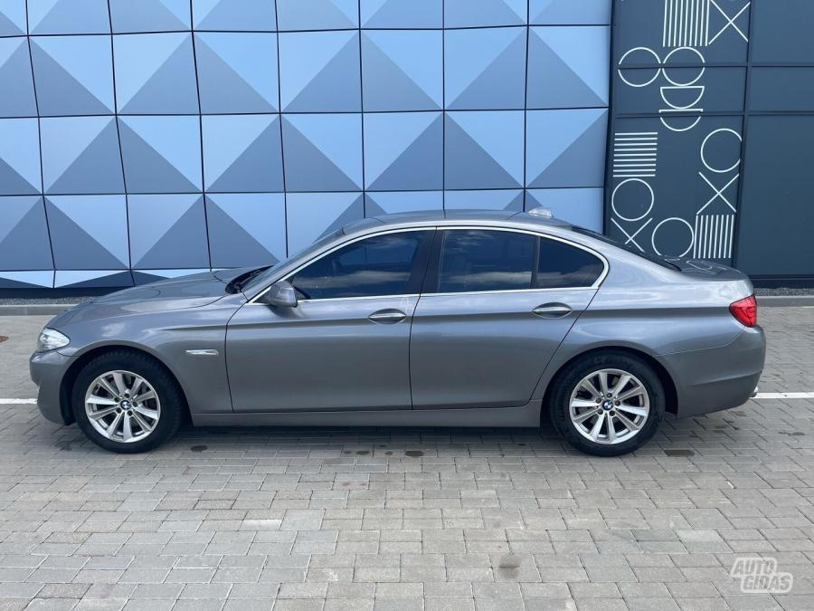 Grey BMW 525 2010 in Silute, with an engine capacity of 3.00 L and mileage of 210 thousand km for 3500 €, photo 9 on AUTOMOTO.COM.LV