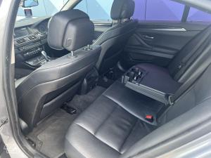 Grey BMW 525 2010 in Silute, with an engine capacity of 3.00 L and mileage of 210 thousand km for 3500 €, photo 10 on AUTOMOTO.COM.LV