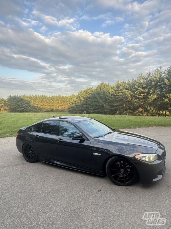 Grey BMW 525 2010 in Panevezys, with an engine capacity of 3.00 L and mileage of 343 thousand km for 9850 €, photo 1 on AUTOMOTO.COM.LV