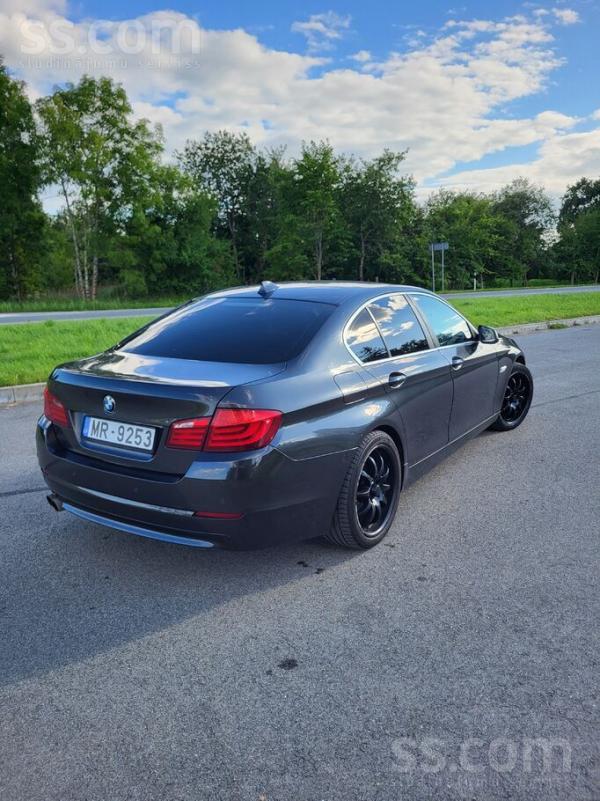 Grey BMW 525 2010 in Kuldiga, with an engine capacity of 3.00 L and mileage of 412 thousand km for 7999 €, photo 3 on AUTOMOTO.COM.LV