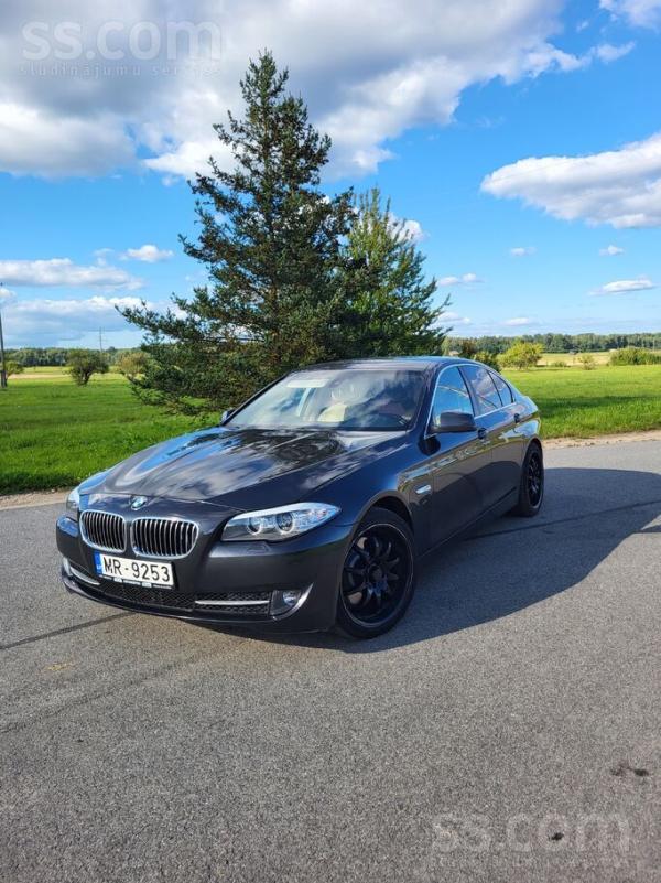 Grey BMW 525 2010 in Kuldiga, with an engine capacity of 3.00 L and mileage of 412 thousand km for 7999 €, photo 5 on AUTOMOTO.COM.LV