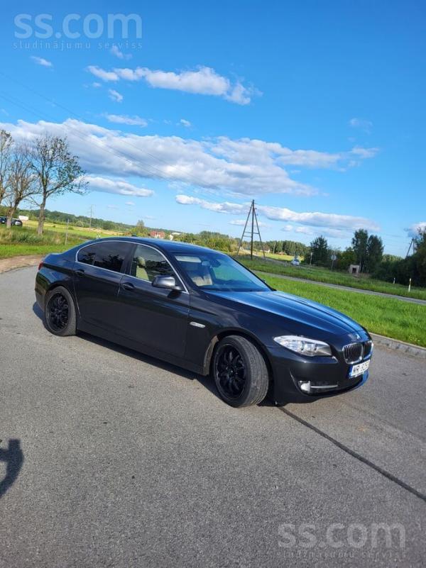 Grey BMW 525 2010 in Kuldiga, with an engine capacity of 3.00 L and mileage of 412 thousand km for 7999 €, photo 6 on AUTOMOTO.COM.LV