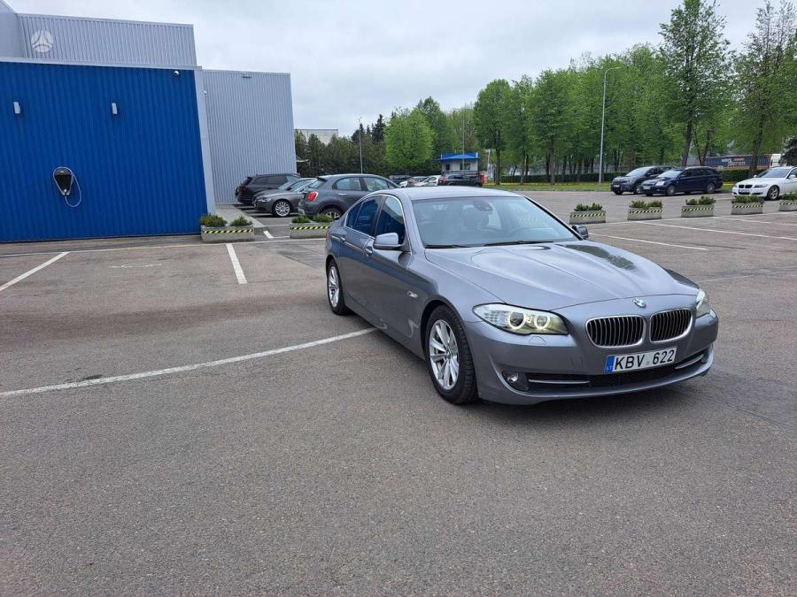 Pelēks BMW 525 2010 Marijampole, ar dzinēja tilpumu 2.99 L un nobraukumu 363 tūkst. km par 7150 €, foto 1 vietnē AUTOMOTO.COM.LV