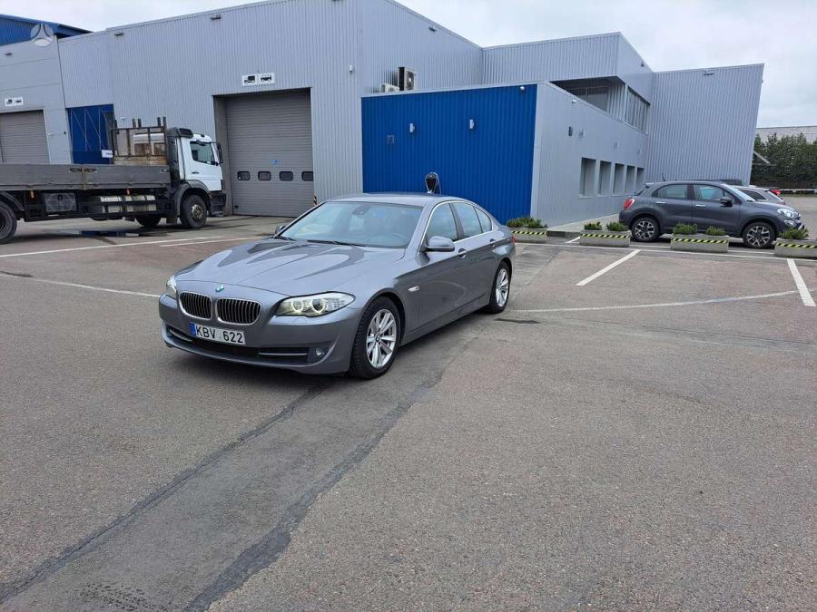 Pelēks BMW 525 2010 Marijampole, ar dzinēja tilpumu 2.99 L un nobraukumu 363 tūkst. km par 7150 €, foto 3 vietnē AUTOMOTO.COM.LV