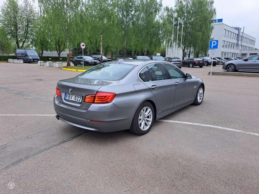 Pelēks BMW 525 2010 Marijampole, ar dzinēja tilpumu 2.99 L un nobraukumu 363 tūkst. km par 7150 €, foto 4 vietnē AUTOMOTO.COM.LV