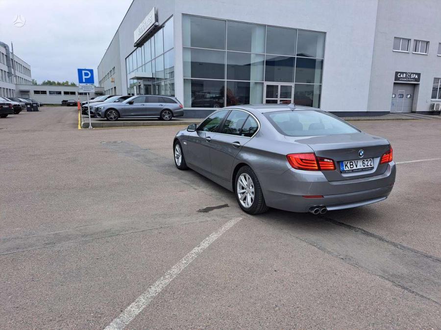 Pelēks BMW 525 2010 Marijampole, ar dzinēja tilpumu 2.99 L un nobraukumu 363 tūkst. km par 7150 €, foto 5 vietnē AUTOMOTO.COM.LV