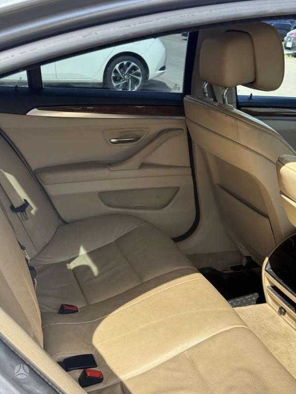 Pelēks BMW 525 2010 Kauņa, ar dzinēja tilpumu 2.99 L un nobraukumu 327 tūkst. km par 7000 €, foto 9 vietnē AUTOMOTO.COM.LV