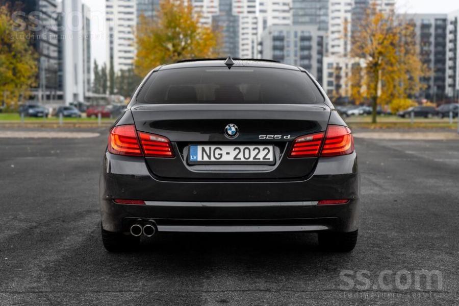 Grey BMW 525 2010 in Riga, with an engine capacity of 3.00 L and mileage of 425 thousand km for 8270 €, photo 3 on AUTOMOTO.COM.LV