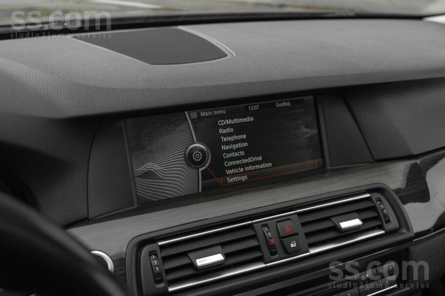 Grey BMW 525 2010 in Riga, with an engine capacity of 3.00 L and mileage of 425 thousand km for 8270 €, photo 16 on AUTOMOTO.COM.LV