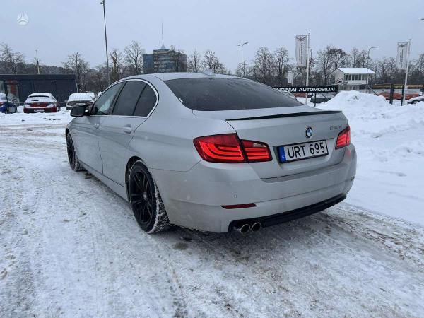 Grey BMW 525 2011 in Vilnius, with an engine capacity of 2.99 L and mileage of 238 thousand km for 8200 €, photo 5 on AUTOMOTO.COM.LV