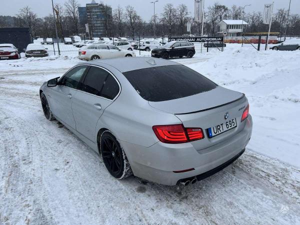 Grey BMW 525 2011 in Vilnius, with an engine capacity of 2.99 L and mileage of 238 thousand km for 8200 €, photo 6 on AUTOMOTO.COM.LV