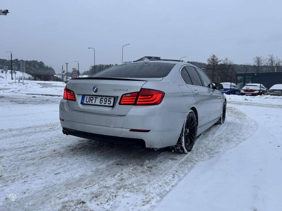 Pelēks BMW 525 2011 Viļņa, ar dzinēja tilpumu 2.99 L un nobraukumu 238 tūkst. km par 8200 €, foto 8 vietnē AUTOMOTO.COM.LV