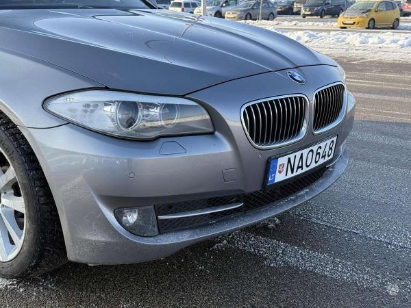 Grey BMW 525 2011 in Vilnius, with an engine capacity of 2.99 L and mileage of 300 thousand km for 7800 €, photo 4 on AUTOMOTO.COM.LV