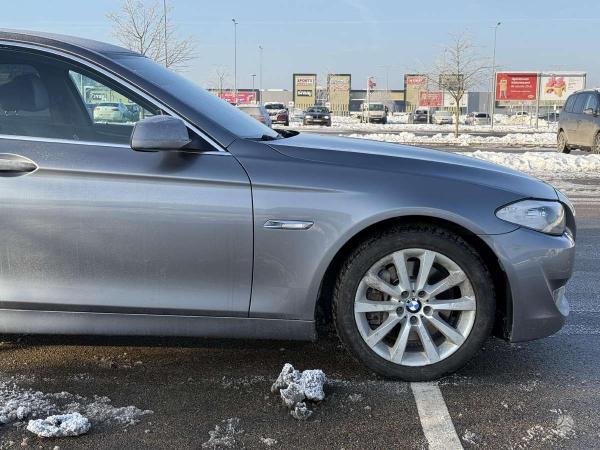 Grey BMW 525 2011 in Vilnius, with an engine capacity of 2.99 L and mileage of 300 thousand km for 7800 €, photo 6 on AUTOMOTO.COM.LV